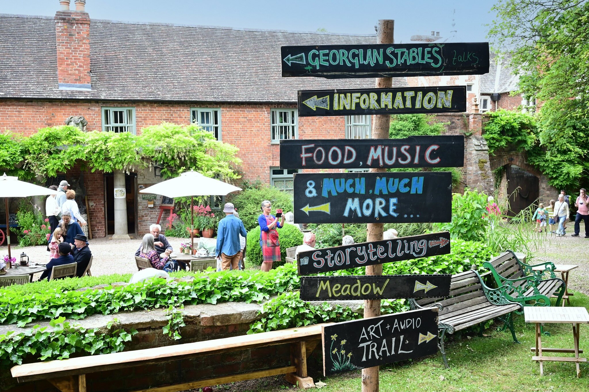 Over 3,000 attend Hellens Garden Festival - St Michaels Hospice